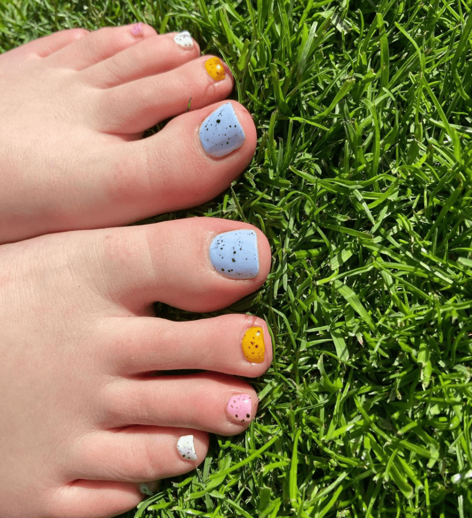 25 Easter Toe Nails Designs to Get You in the Springtime Spirit