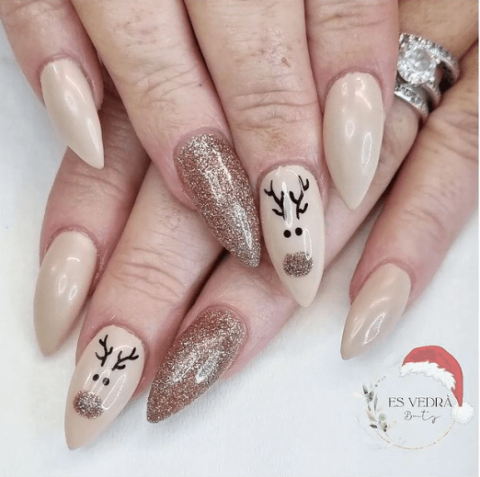 35 Creative Reindeer Nail Art Designs for the Holidays
