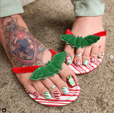 45+ Festive Christmas Toe Nails Design Ideas