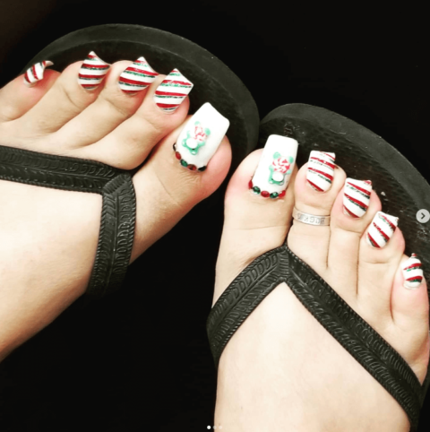 45+ Festive Christmas Toe Nails Design Ideas