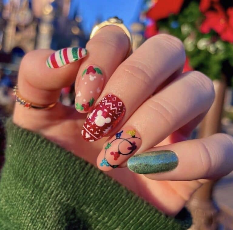 40+ Fun and Festive Disney Christmas Nails Design Ideas