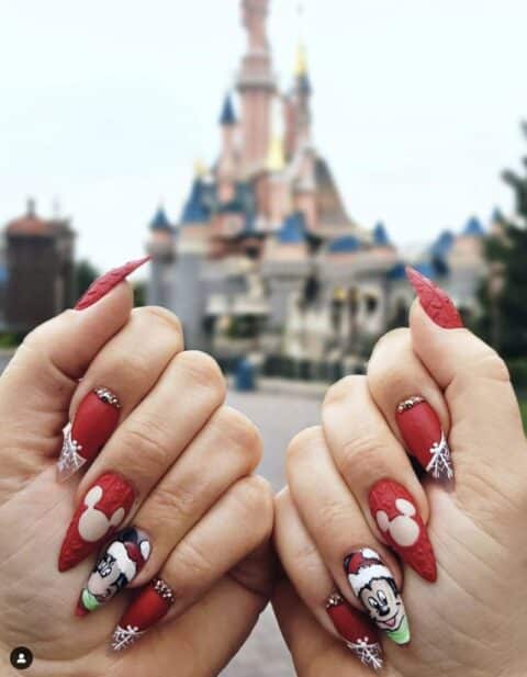 40+ Fun and Festive Disney Christmas Nails Design Ideas
