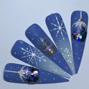 35 Whimsical Snow Globe Nails Design Ideas