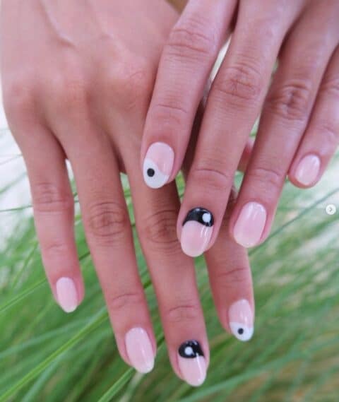 Find Balance with These 50 Yin and Yang Nail Ideas - Harmony and Style ...
