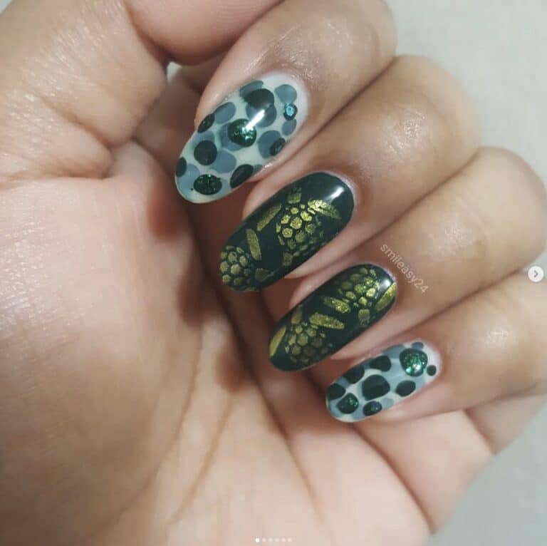 Make a Splash with 35 Captivating Turtle Nail Designs!